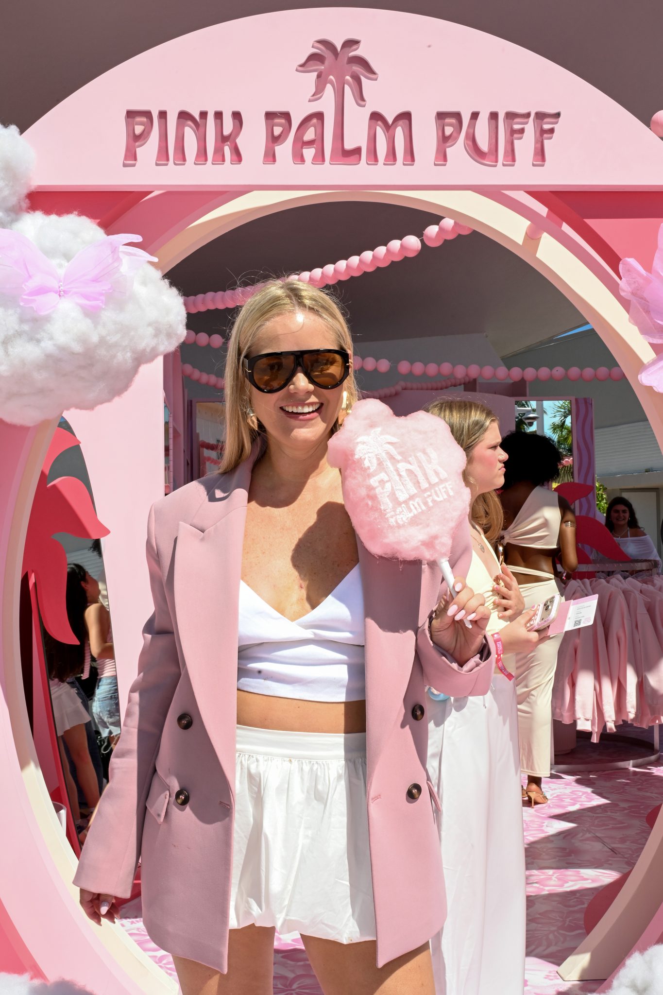 Pink Palm Puff VIP Pop-Up Event in Miami - Fashion Trendsetter